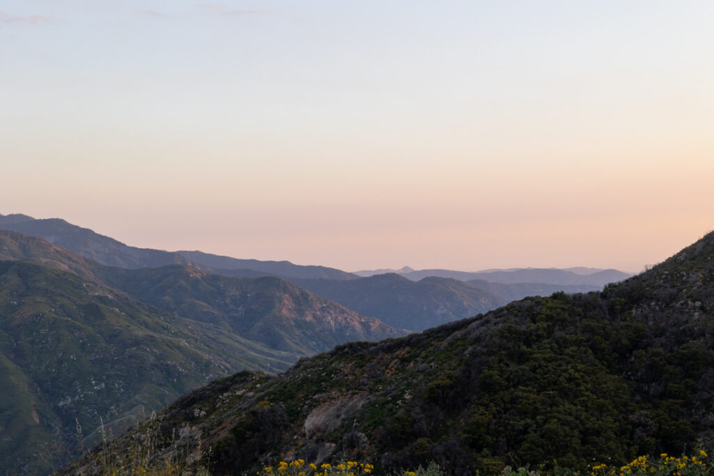 MORO ROCK WALK: TIPS FOR STUNNING VIEWS IN SEQUOIA NATIONAL PARK [2024 ...